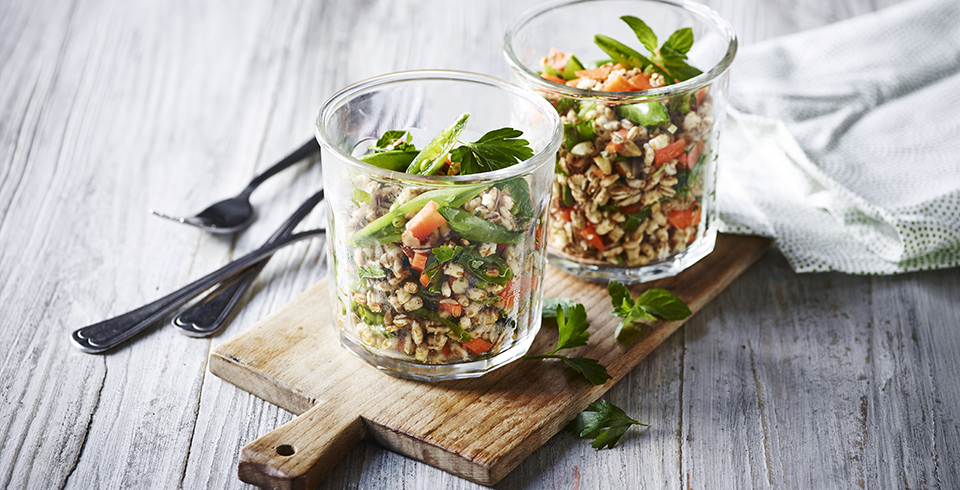 Nem og lækker salat med fuldkorn - Se opskriften her! Nem og lækker salat med fuldkorn - Se opskriften her!